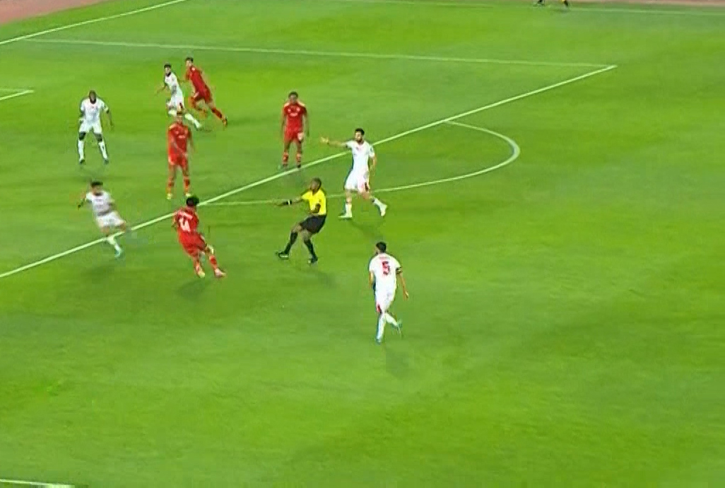 FilGoal on Twitter: "باملاك تيسيما حكم نهائي دوري الأبطال أوقف هجمة للأهلي بسبب سقوط أحد لاعبي ...