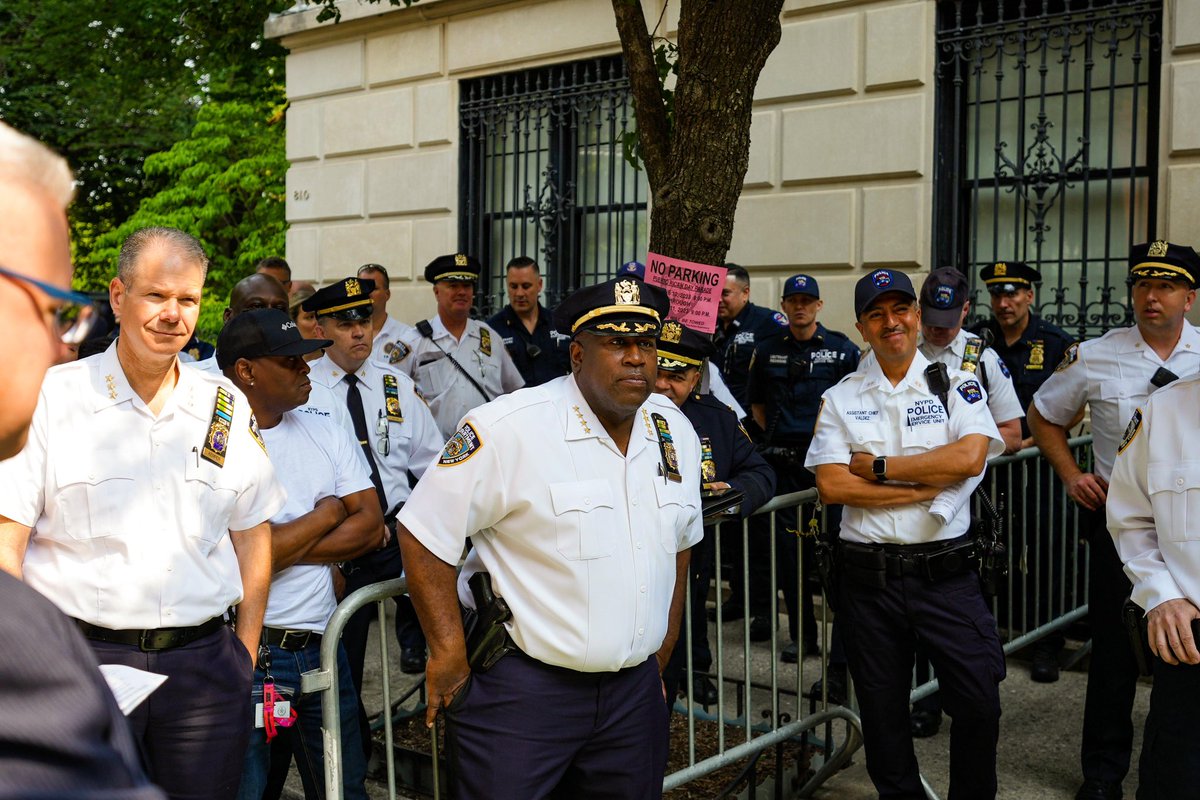 NYPD Chief of Department on Twitter: "It takes many people to help make ...