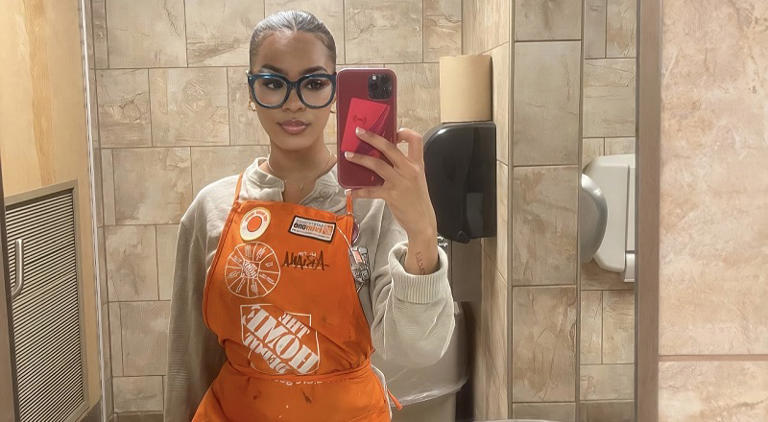 The CREATIVE Mix 📱 on Twitter: "Texas woman working at Home Depot goes viral due to her stunning ...