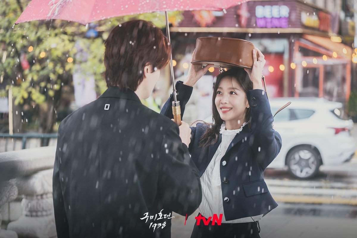 tvN drama on Twitter: "(울컥) 이 투 샷을 다시 보다니,,๐·°(৹˃̵﹏˂̵৹)°·๐ 지아의 영원한 우산이 되어줄 이연☔ 언제나 그랬듯 씩씩하게 이연을 ...