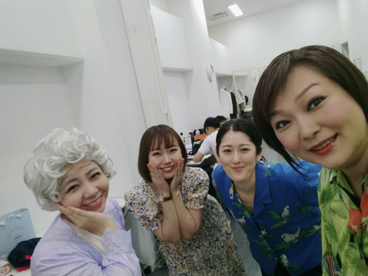 前田まみ吉本新喜劇 On Twitter セカシア新喜劇、女性メンバーで撮らせていただいた写真📸 サキ姉さん ️ゆり蚊姉さん ️花梨ちゃん ️ ありがとうございました! そしてネタ