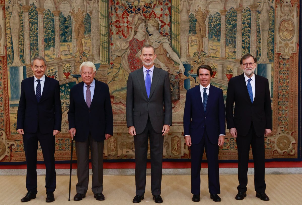 Casa de S.M. el Rey on Twitter: "El Rey preside la reunión del Patronato del Real Instituto ...