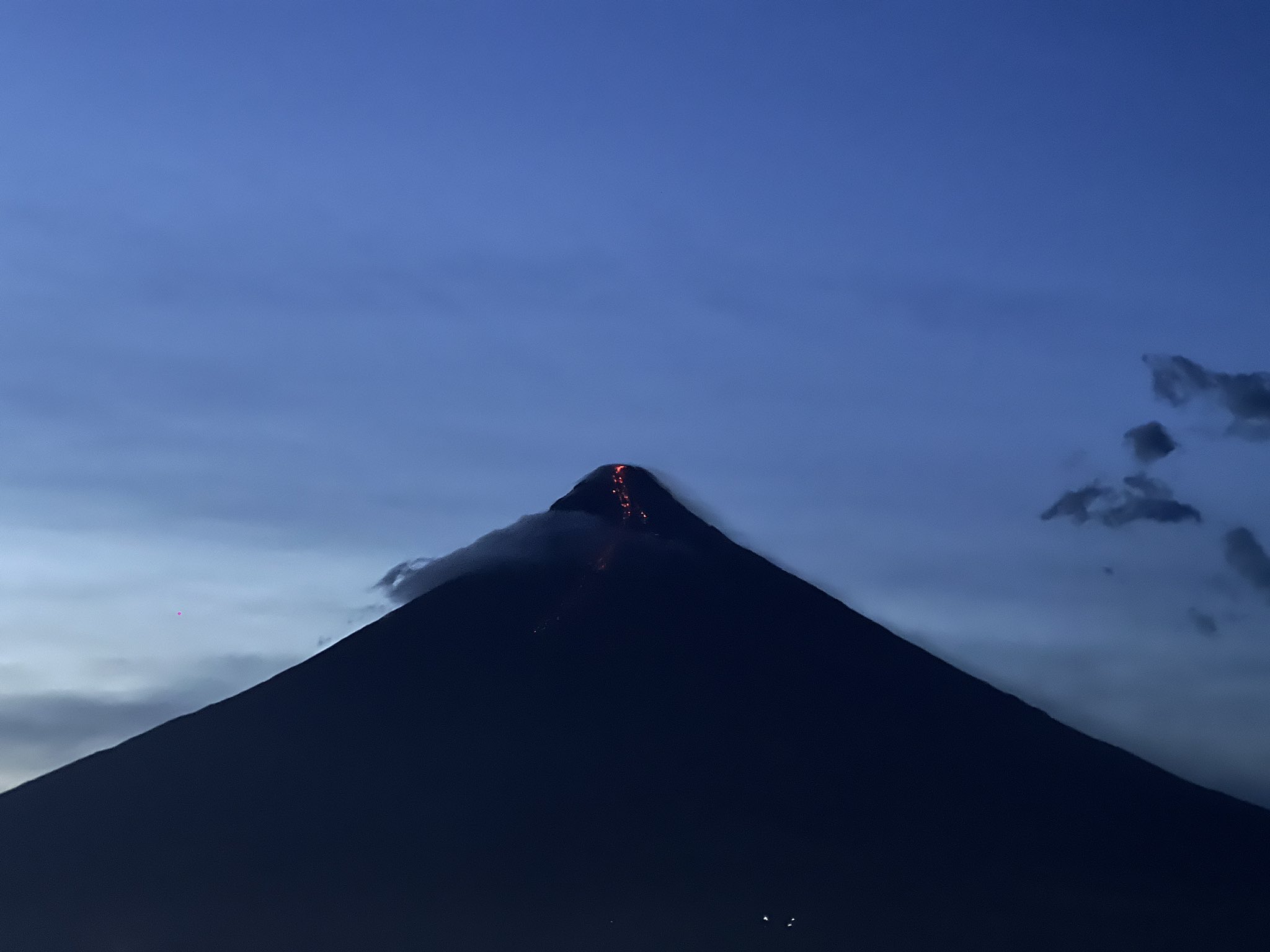 CNN Philippines on Twitter: "LOOK: ‘PERFECT CONE’ Mayon Volcano shows up on Monday afternoon in ...
