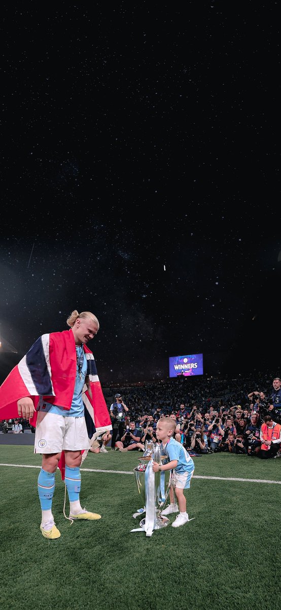 4K #Wallpapers └📂 Ronnie Foden 🏆 - Thread from بزبلو . @IBZBLUE - Rattibha