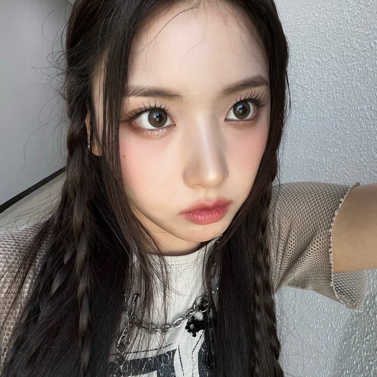 nmixx pics on Twitter: "Jiwoo new pfp on bubble"