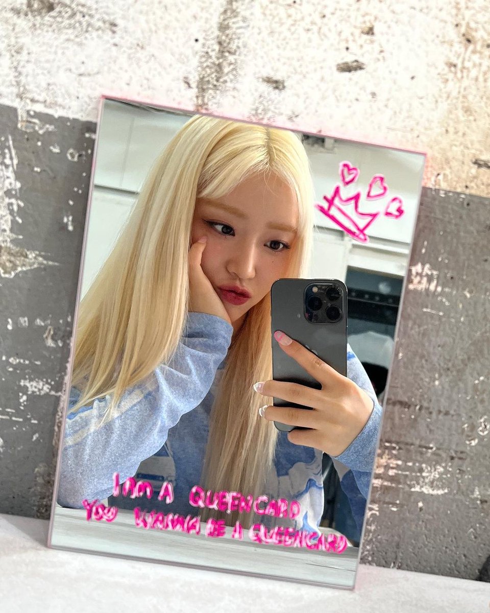 JSYGLOBAL on Twitter: "STAYC Sumin got Queencard box from Soyeon 💕 🔗: https://instagram.com/p ...