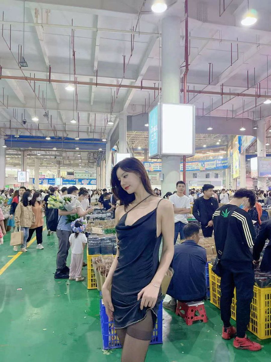 阿朱啊(@zhuxiaojie01 ):星星醉酒到处跑，月亮跌进深海，我以前从未觉得人间美好，直到你来了@cporgyuniverseR ...