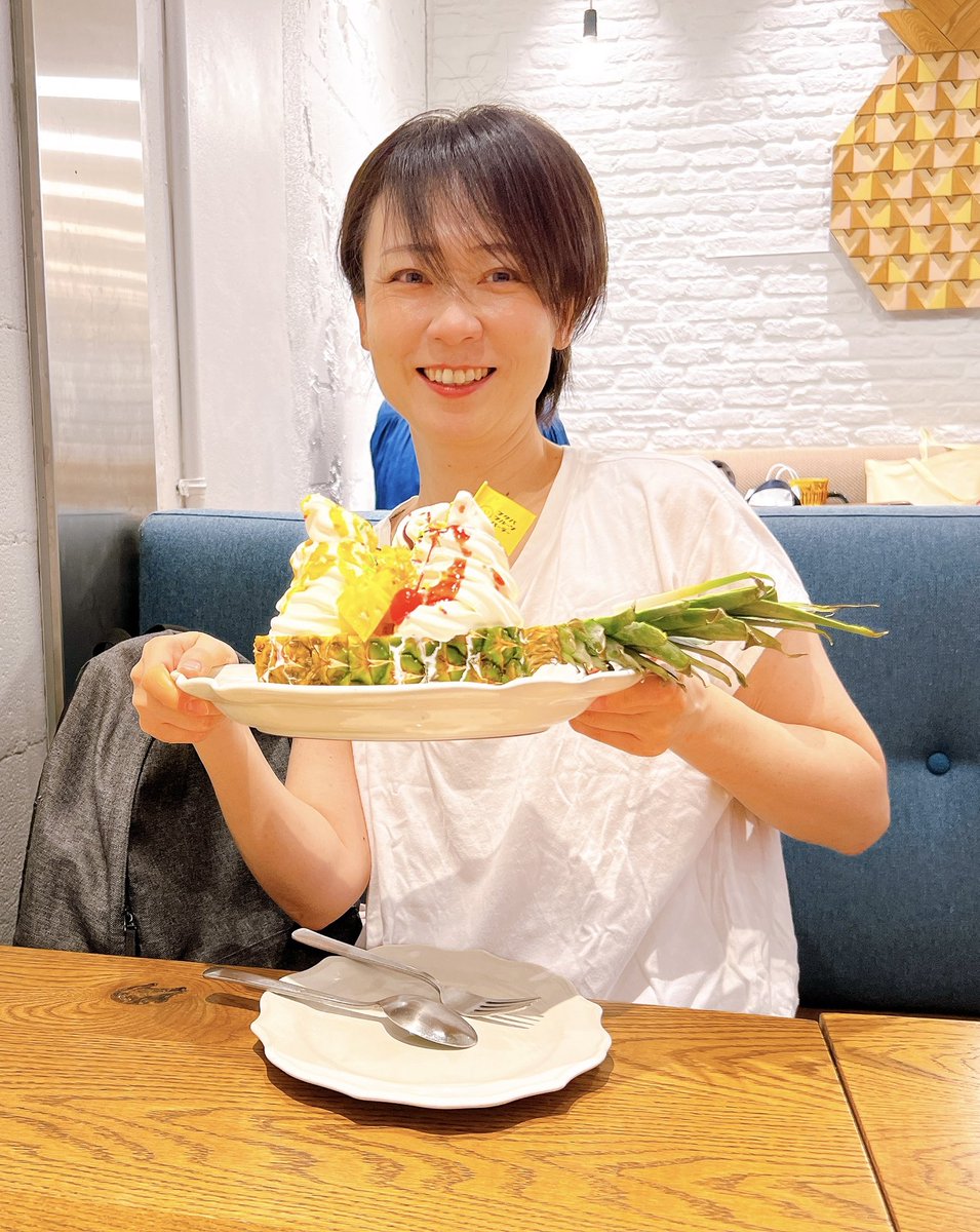 うさ On Twitter 主人とフタバフルーツパーラーに行ってパイナップルボードを注文したら「うわー!これを発売して初めて注文してくれたお客さんです!」と店員さんが喜んでくれました