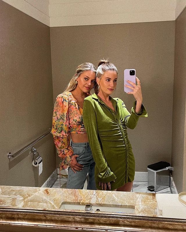 Sapphic Chaos On Twitter Pretty Gf And Her Hot Gf