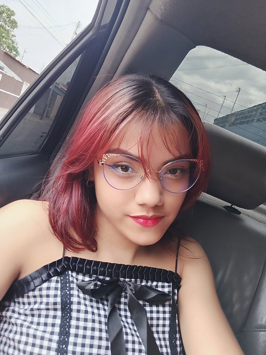 yiyi ! on Twitter: "pretty girl her pretty bias"