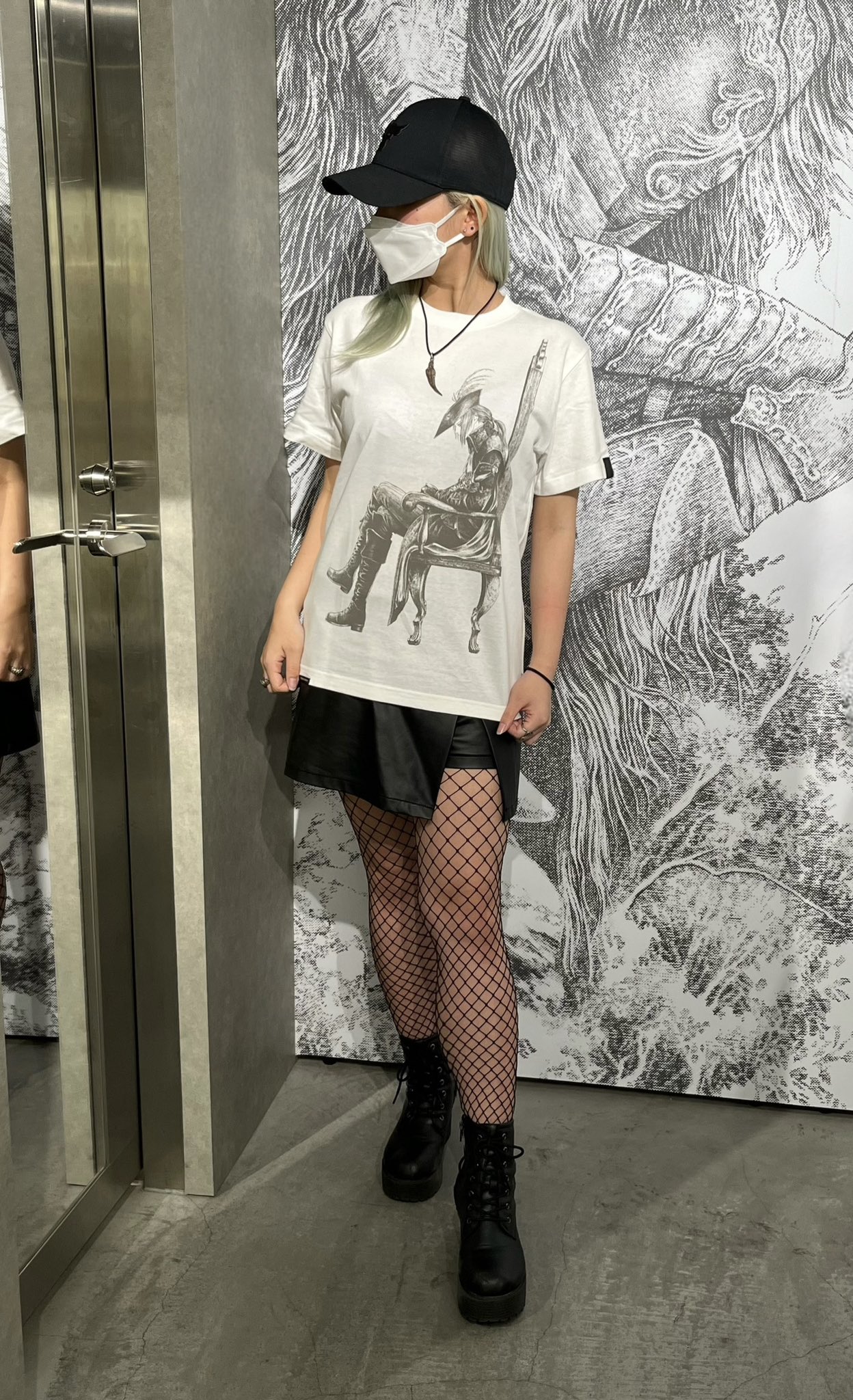 TORCH TORCH 渋谷PARCO店 on Twitter: "恐ろしい死が必要なのさ。愚かな好奇を、忘れるようなね。 【Bloodborne × TORCH TORCH/ Tシャツ ...