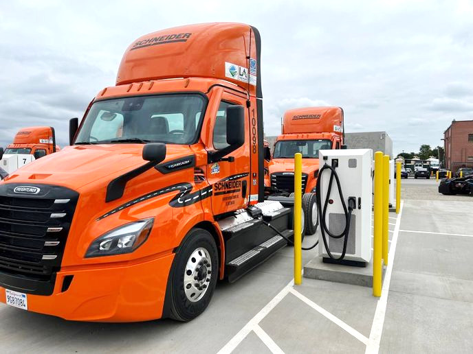 Schneider National Freightliner Cascadia