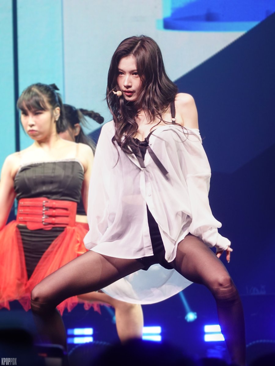 Kpop PDX on Twitter: "230612 TWICE "Ready to Be" in Oakland #Twice #트와이스 #Sana #사나 #TWICE_5TH ...