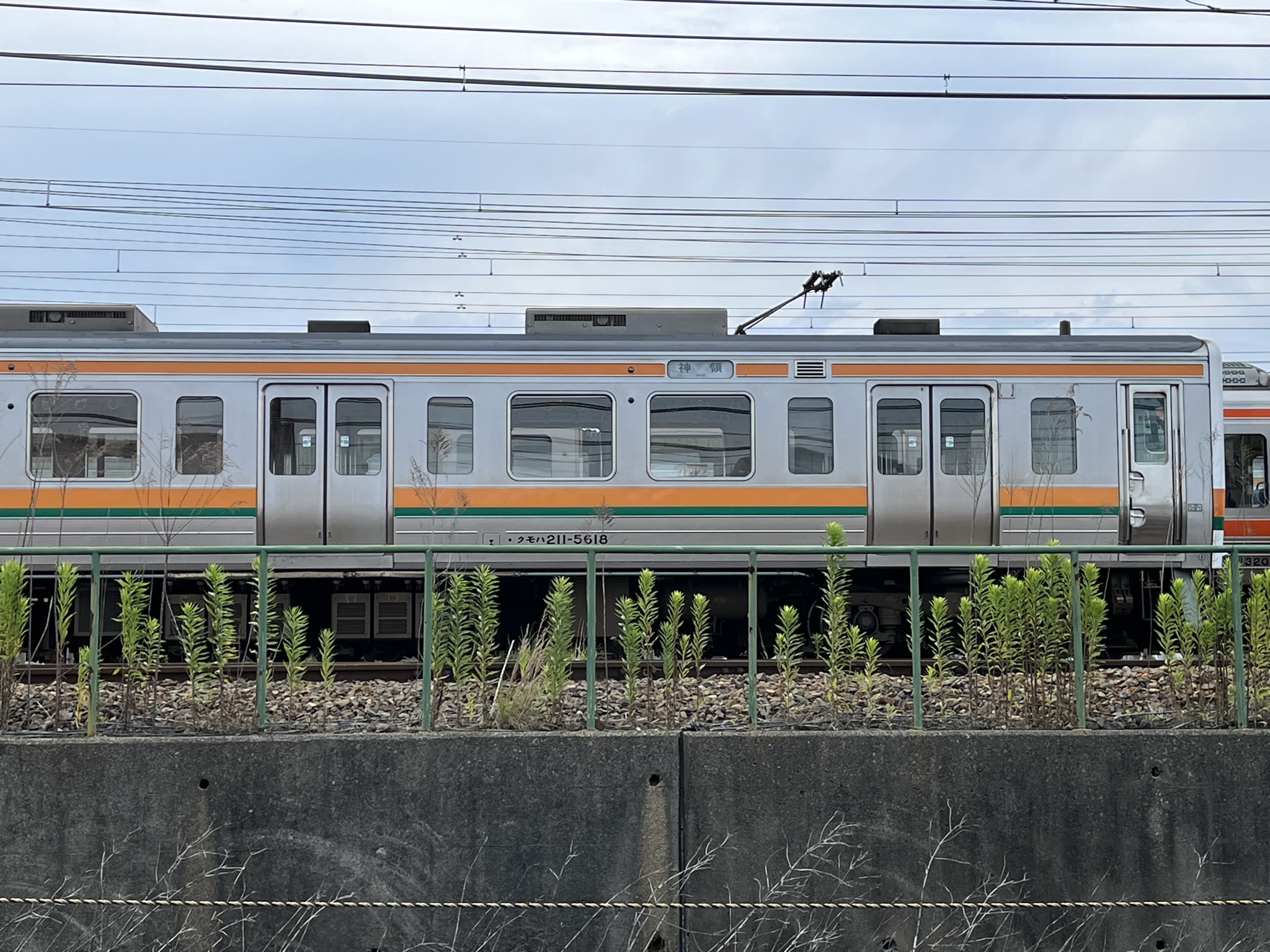 なごちかと211系のHUNTER（竜党） on Twitter: "神領車両区 きょう朝限定運用だった211系K3+K15の連結が解かれ、K3は車両区西側に、K15は疎開線に移動していました ...