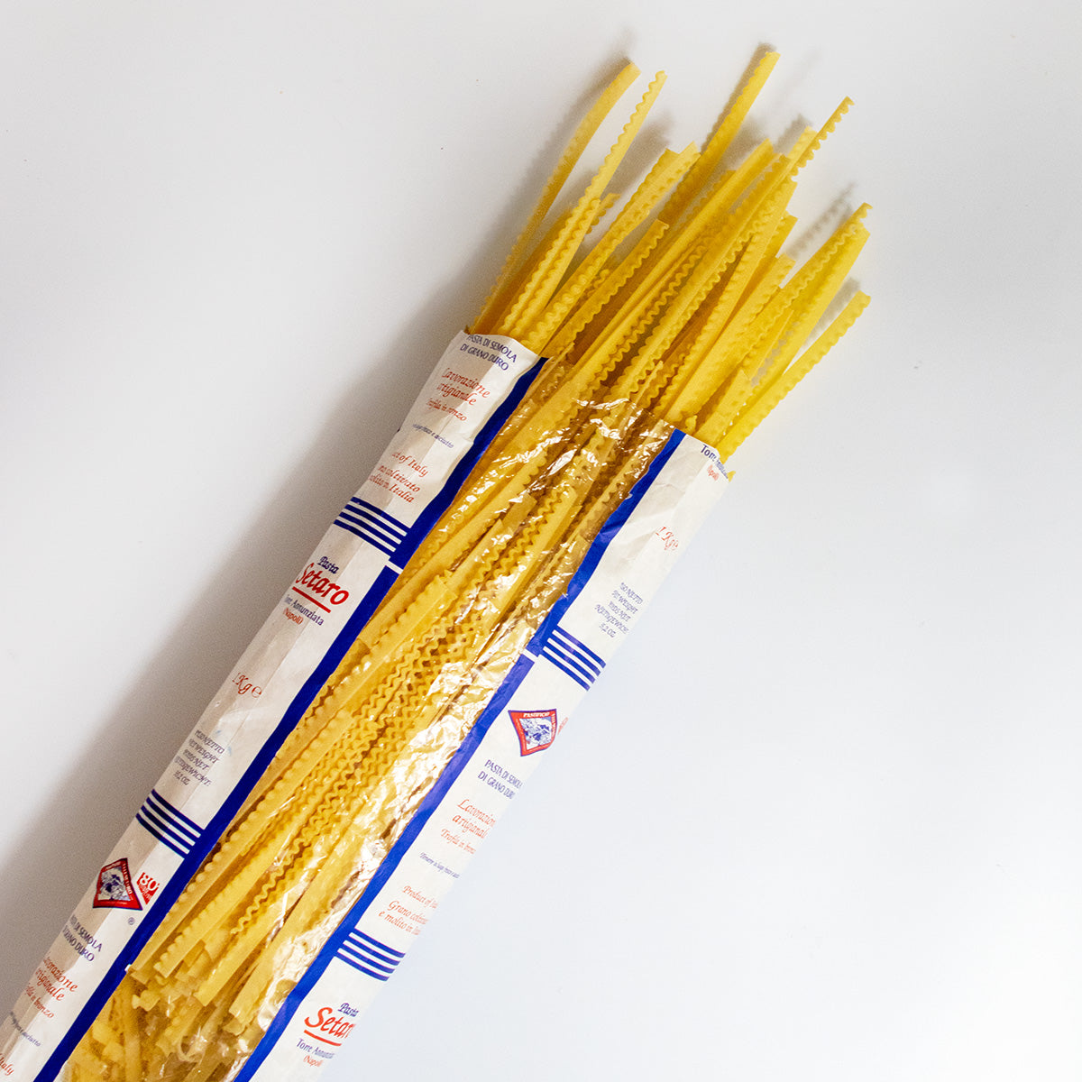 Giadzy on Twitter: "Made in Naples according to time-honored tradition, this extra-long pasta’s ...