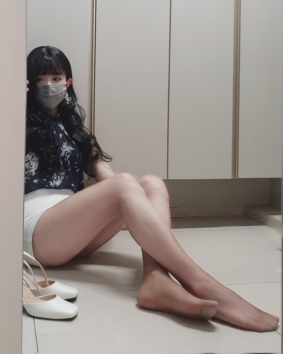 커스일까? 살스일까? OO를 신으면 로맨틱 섹시🤎🤎🤎 I💋You CD윤아 @ijeongyoen