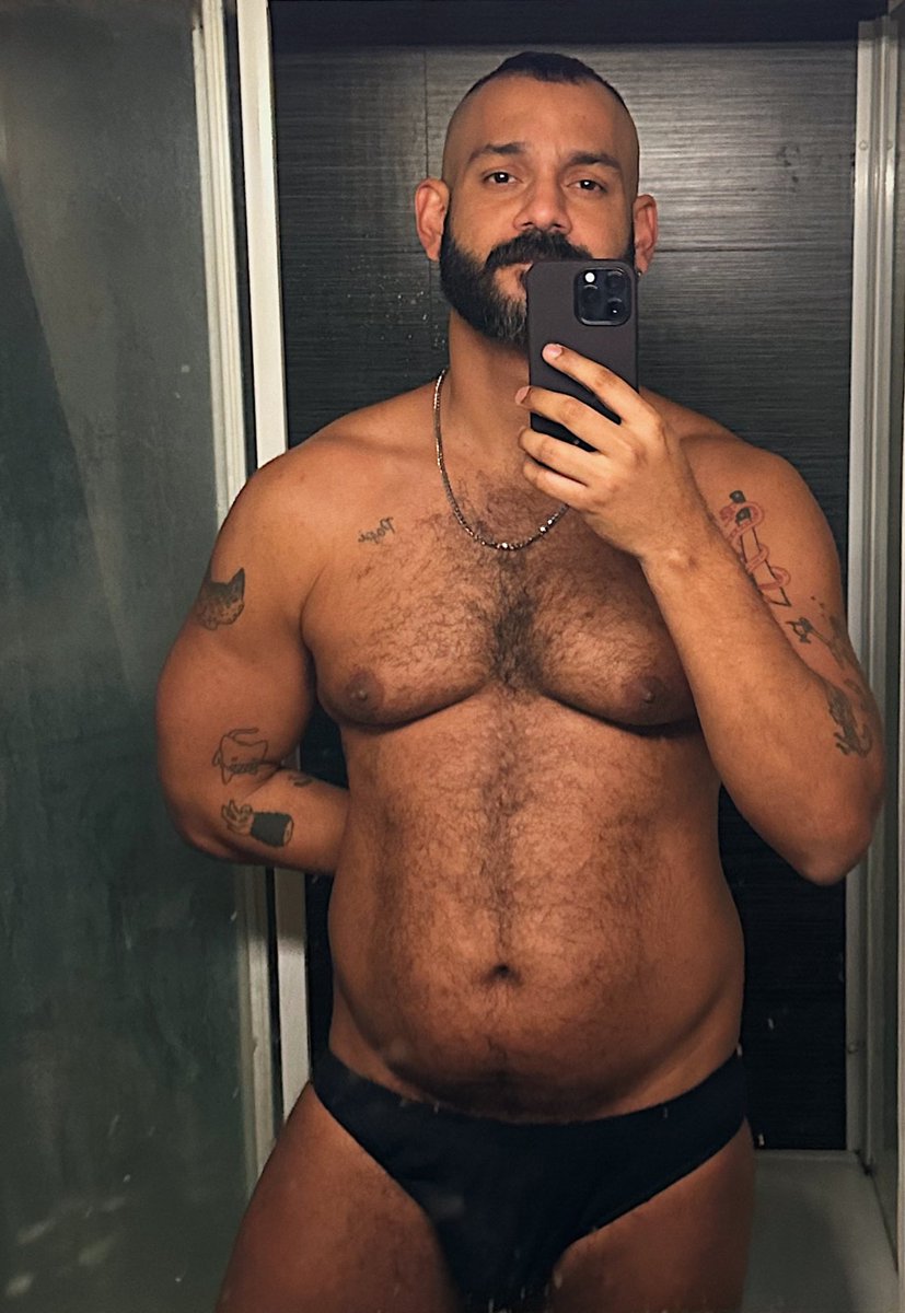 Rob 🖋 ️ on Twitter: "RT @gaydudesketches: Just a few months ago. 📷 John Mar"