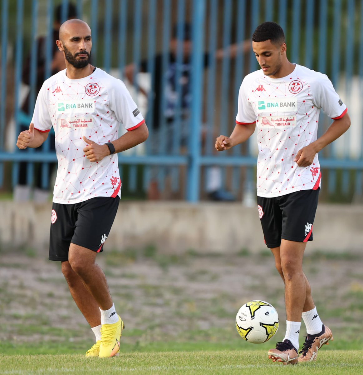 bijouCN95🤍 ️ on Twitter: "Ce genre de footix il connaît rien au foot du coup hamdi labidi le ...