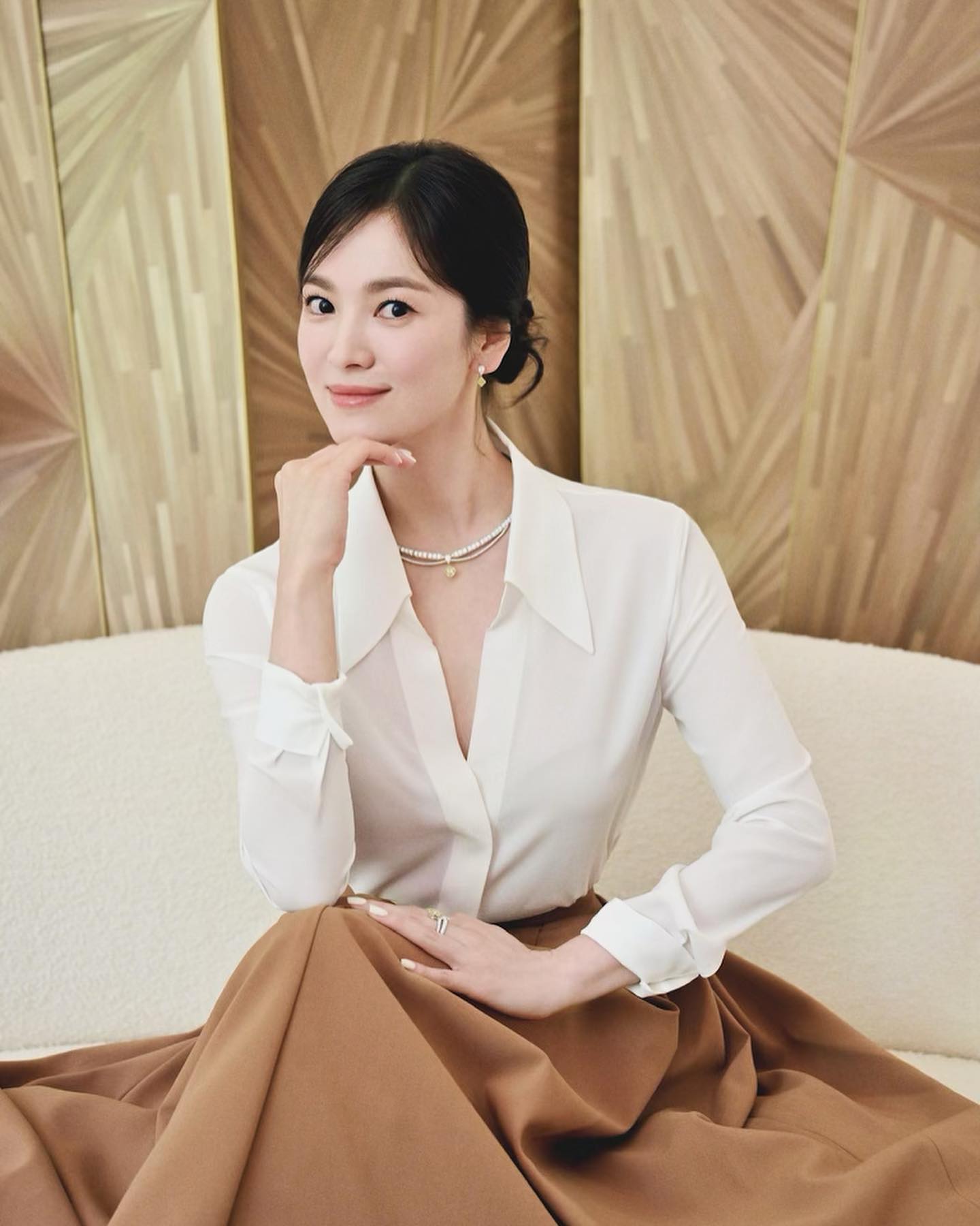𝓈𝓊𝓃𝒻𝓁𝑜𝓌𝑒𝓇_𝓁𝑜𝓋𝑒 on Twitter: "more from song hye kyo's mua 💙 #SongHyeKyo #Chaumet https://t.co ...