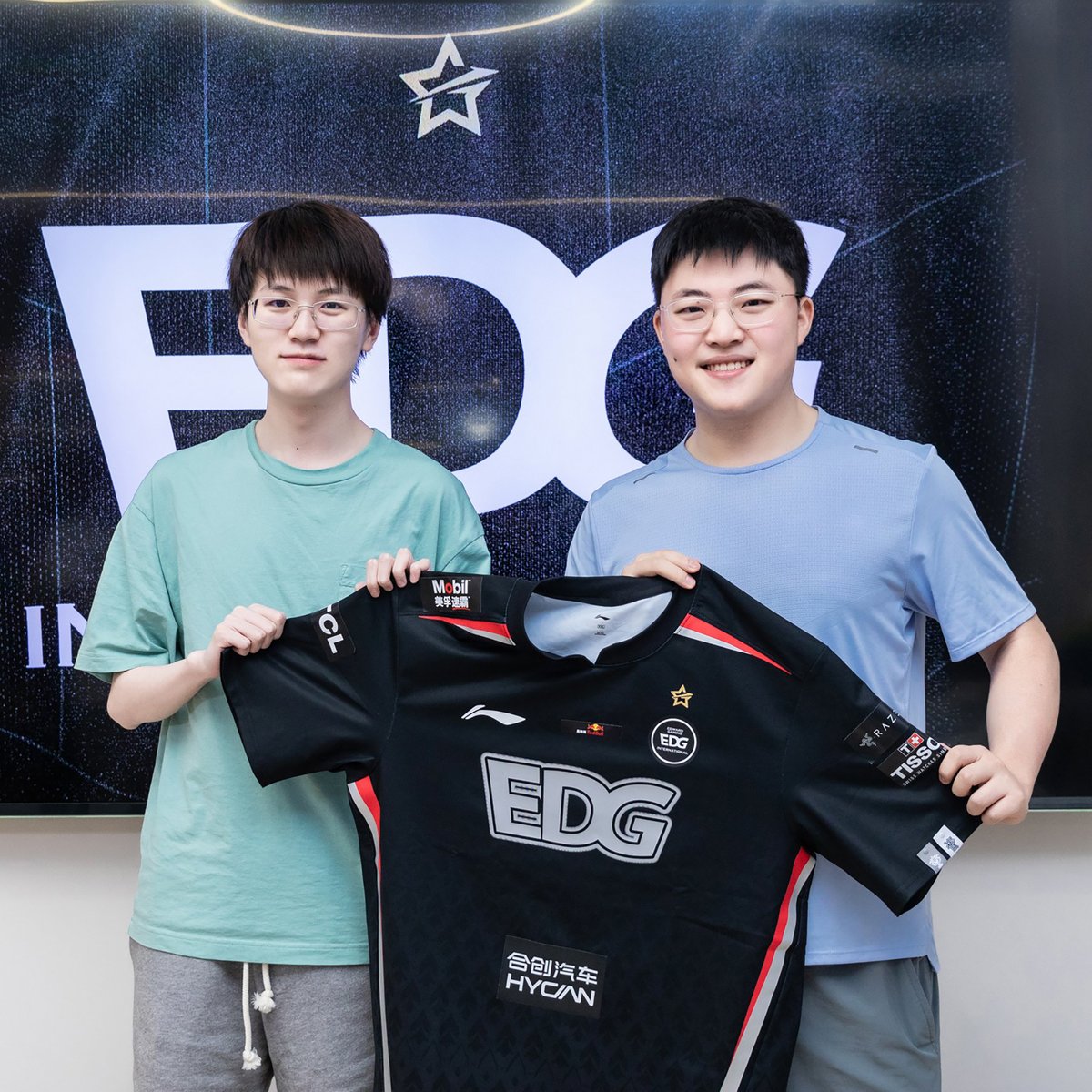 LoL Esports on Twitter: "IT'S UZI'S COMEBACK DAY! #LPL IT'S UZI'S COMEBACK DAY! #LPL IT'S UZI'S ...