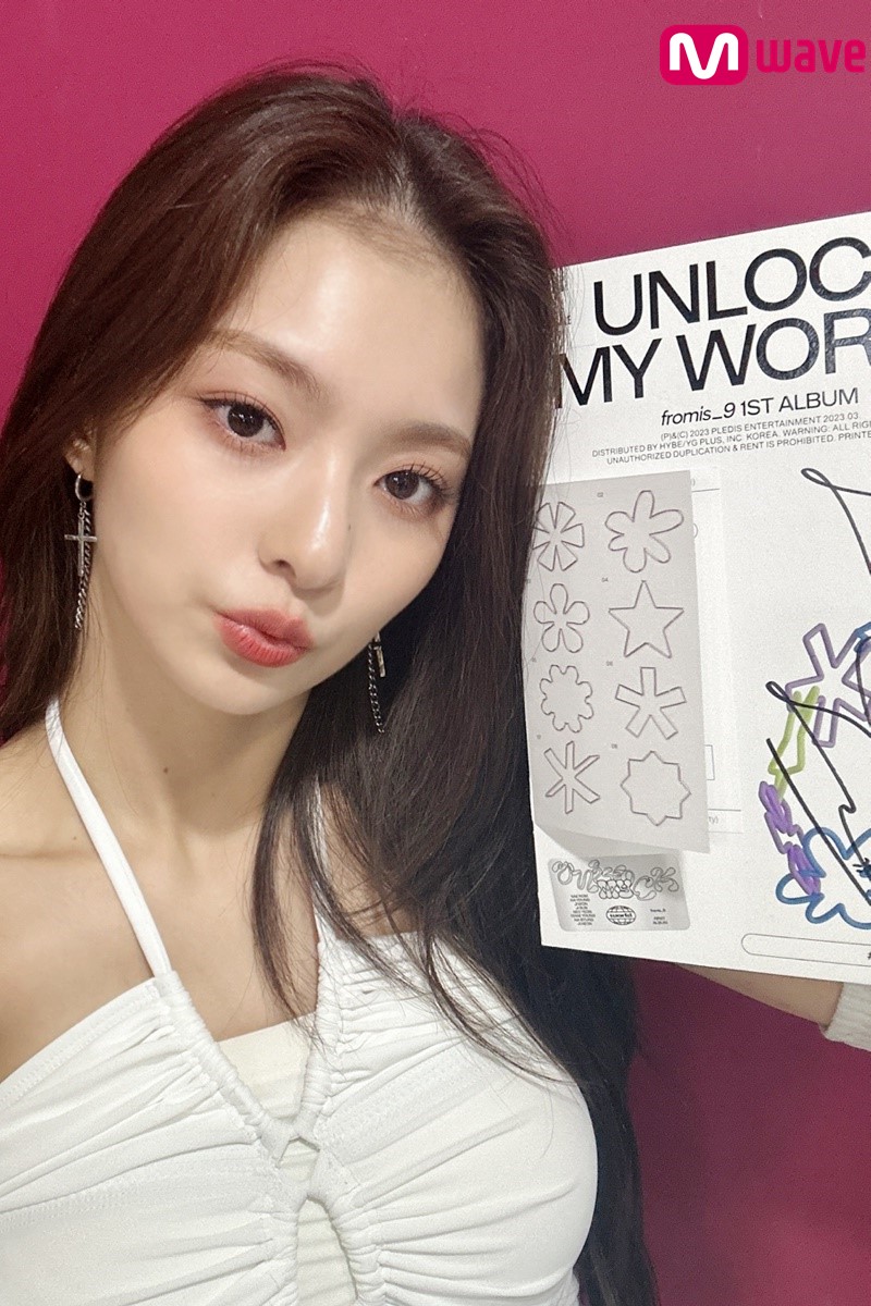 Mwave on Twitter: "[#Mwave shop] #fromis_9 Selfie for flover📷 📍Sales Period : ~ June 18, 6PM ...