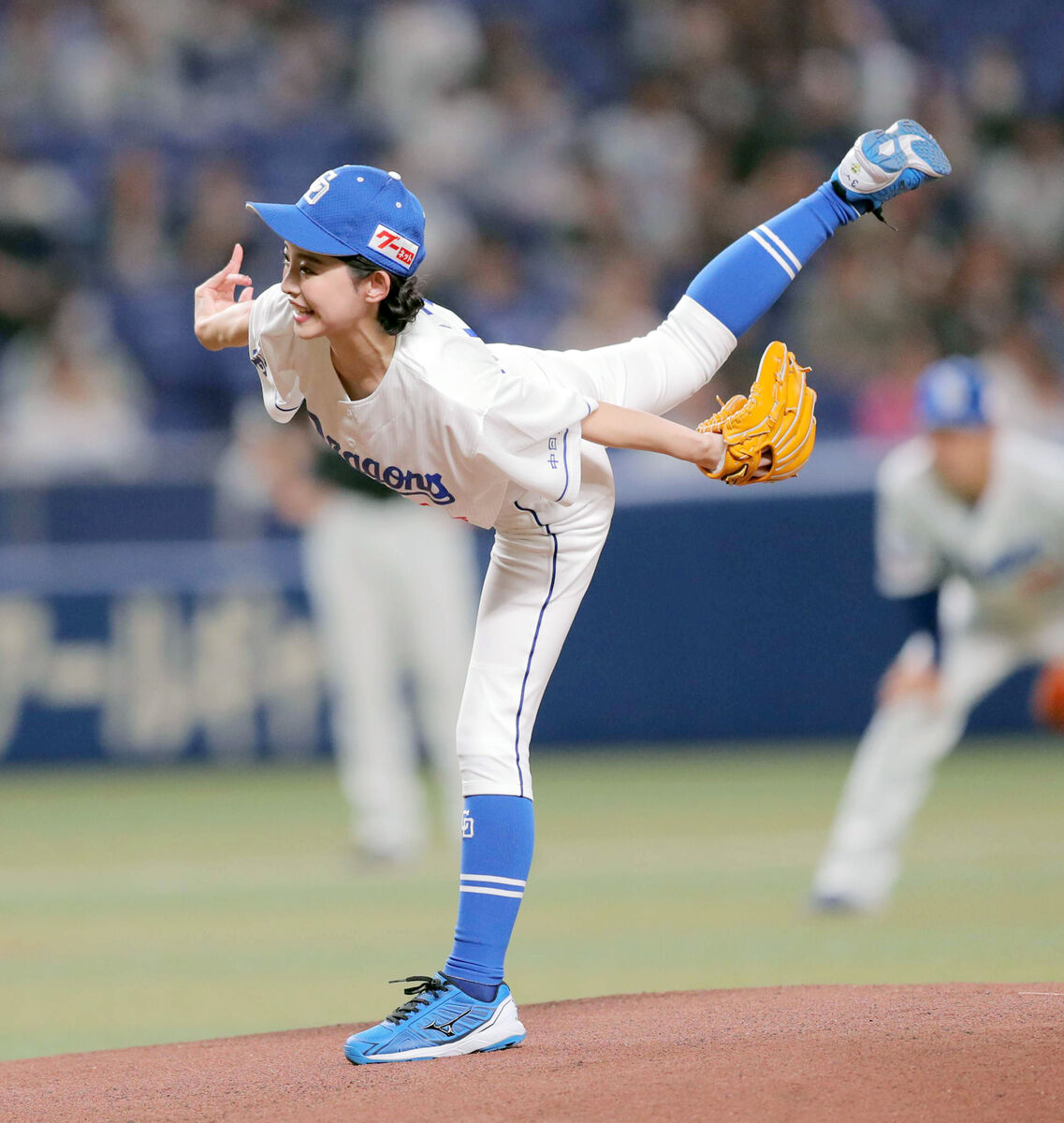 スポーツ報知 プロ野球取材班 On Twitter 【 中日 】竜党注目のタレント・田中愛梨が始球式「投げさせて頂けて幸せです」うれし涙流す 中日ドラゴンズ Dragons