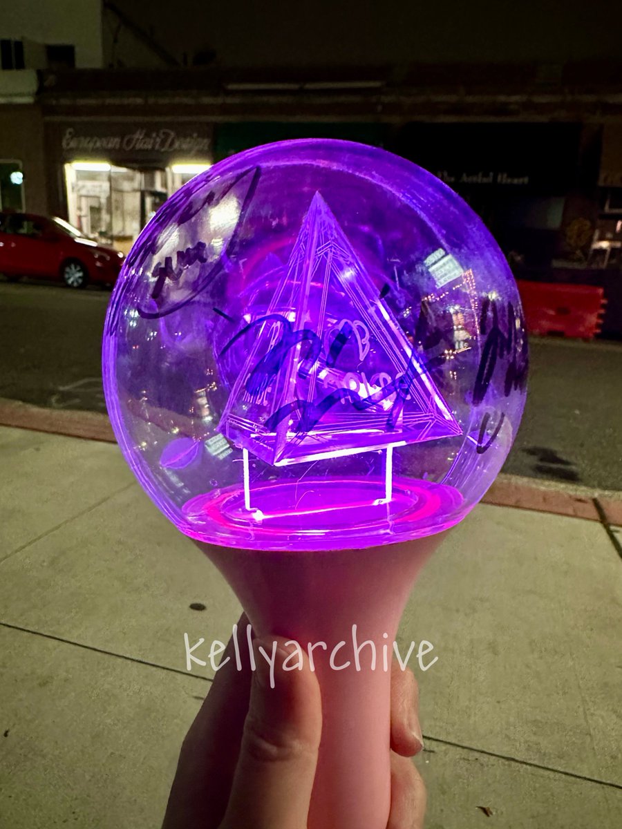 𝑲𝒆𝒍𝒍𝒚 𝑨𝒓𝒄𝒉𝒊𝒗𝒆 on Twitter: "𝐓𝐑𝐈.𝐁𝐄 𝐢𝐧 𝐜𝐨𝐧𝐜𝐞𝐫𝐭! 𝟐𝟑𝟎𝟔𝟏𝟑 𝐁𝐎𝐒 🇺🇸 Lightstick ver 2 📍응원봉 ver.2 ...