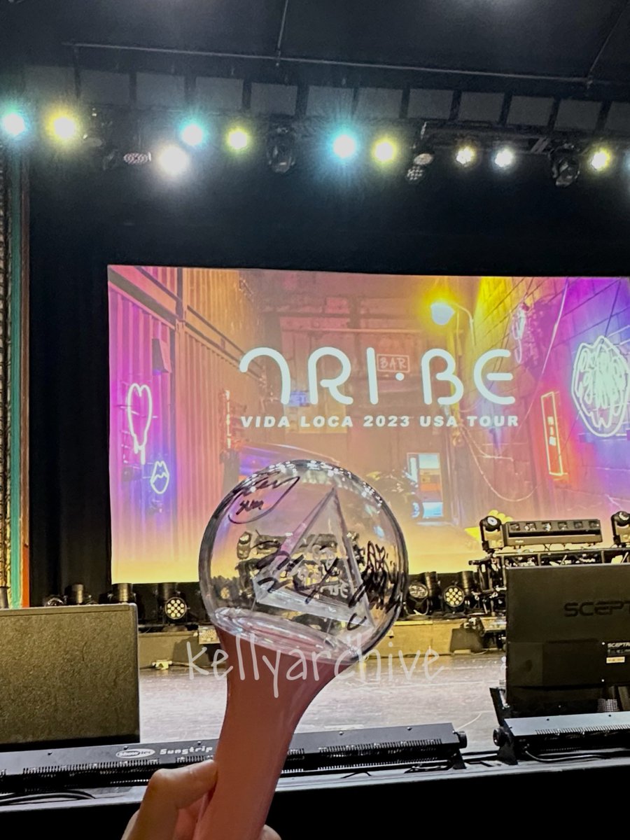 𝑲𝒆𝒍𝒍𝒚 𝑨𝒓𝒄𝒉𝒊𝒗𝒆 on Twitter: "𝐓𝐑𝐈.𝐁𝐄 𝐢𝐧 𝐜𝐨𝐧𝐜𝐞𝐫𝐭! 𝟐𝟑𝟎𝟔𝟏𝟑 𝐁𝐎𝐒 🇺🇸 Lightstick ver 2 📍응원봉 ver.2 ...