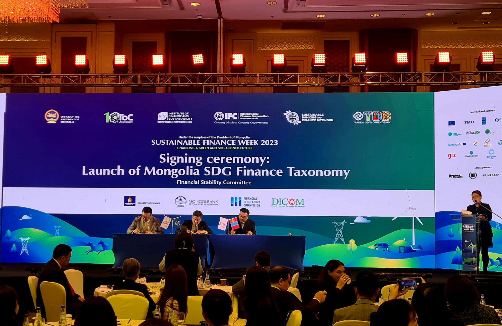 UNDP Mongolia on Twitter: "#Mongolia🇲🇳 approved its "SDG Finance Taxonomy🌱" during "Mongolia ...