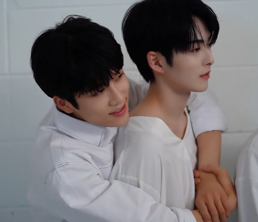 Lun8 📂 on Twitter: "Junwoo and Takuma 😻 #Junwoo #준우 #Takuma #타쿠마 #LUN8 #루네이트 https://t.co ...