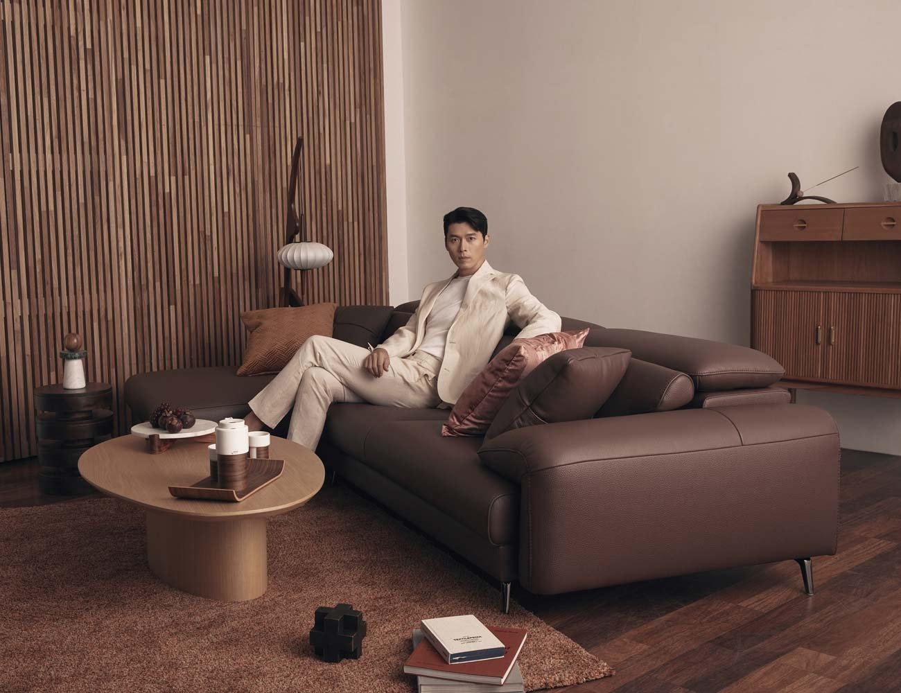 ʜʙ 📁 on Twitter: "📸| [15062023] hyun bin for JAKOMO 🔗:https://t.co/bYuh9AdjP8 #현빈 #hyunbin https ...