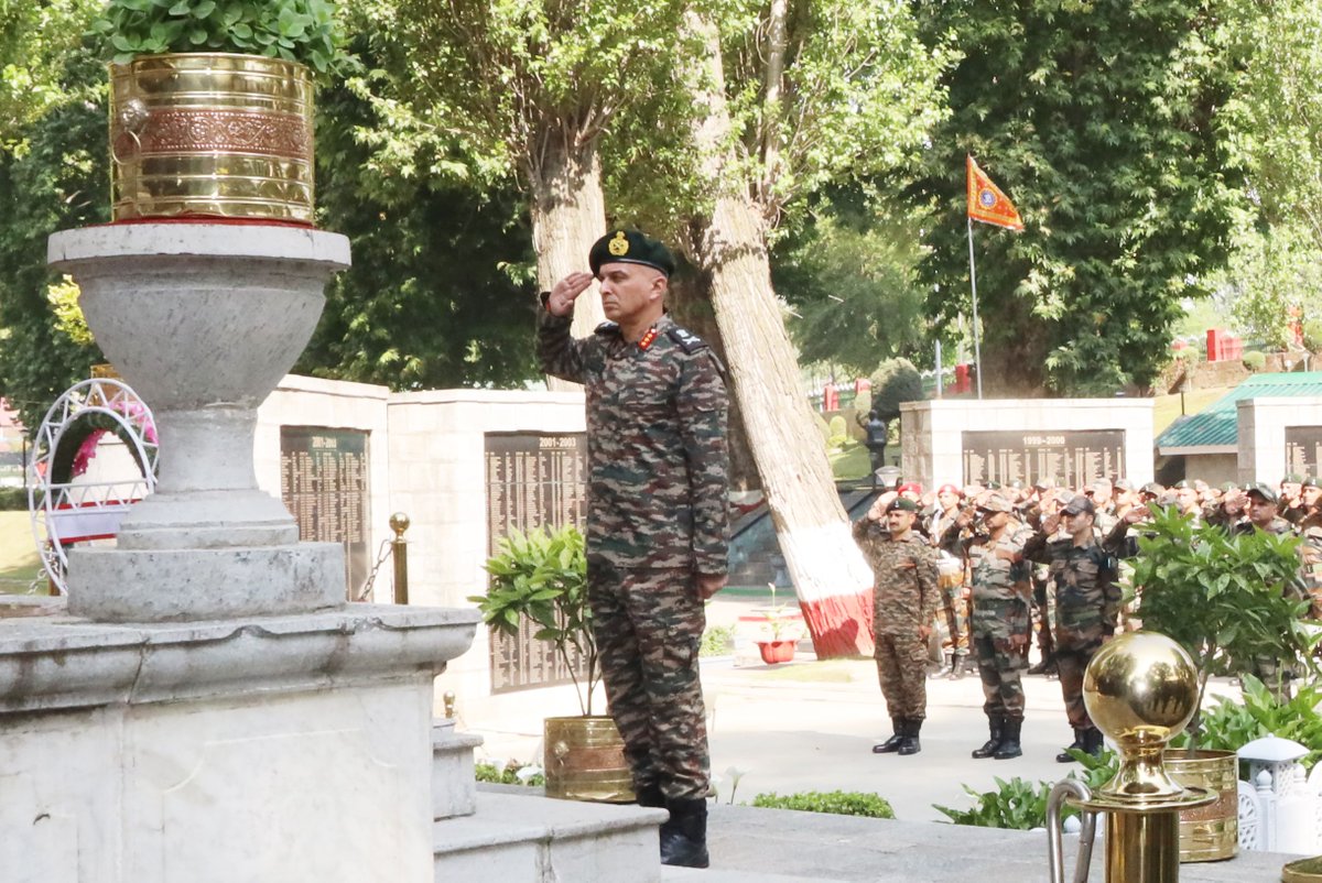 On assuming the command of #ChinarCorps today, Lt Gen Rajiv Ghai laid ...