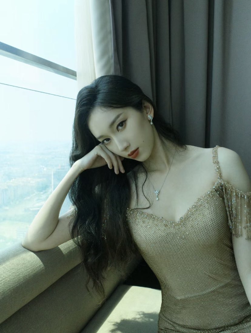 lingzi pics on Twitter: " 230615 xhs update #刘令姿 #liulingzi"