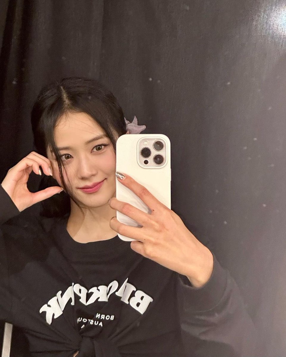 JISOO NEWS on Twitter: "Sooyaaa__ Instagram update. 🔗 https://instagram.com/p/CtgE1QeJ0eI ...
