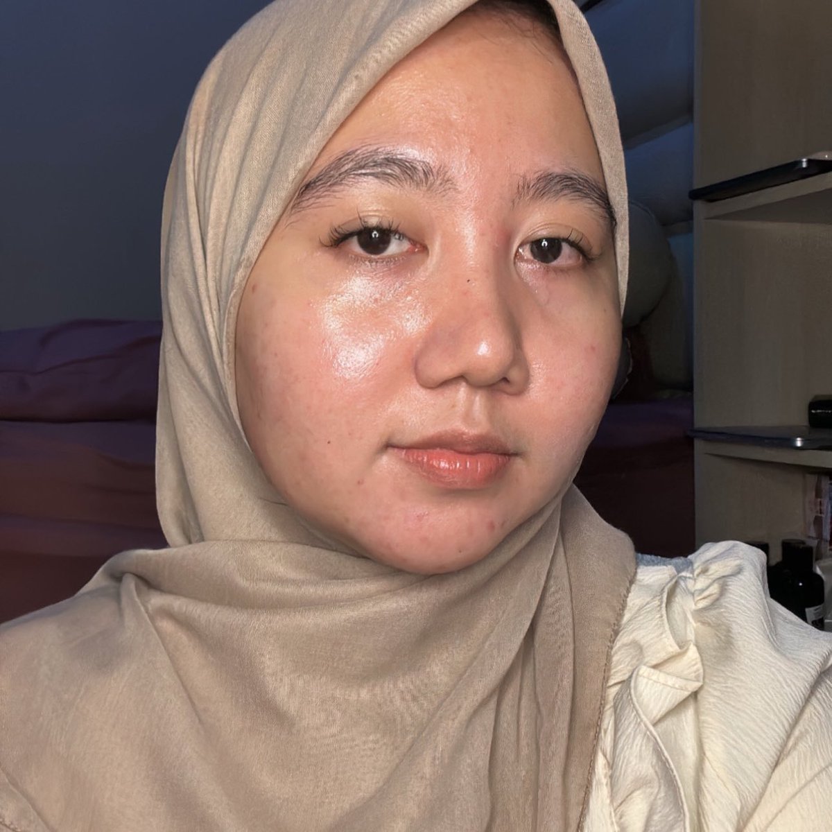 april 🪷 on Twitter: "RT @naaazzzs: sekarang Jakarta lagi panas banget, jadi aku cari sunscreen ...