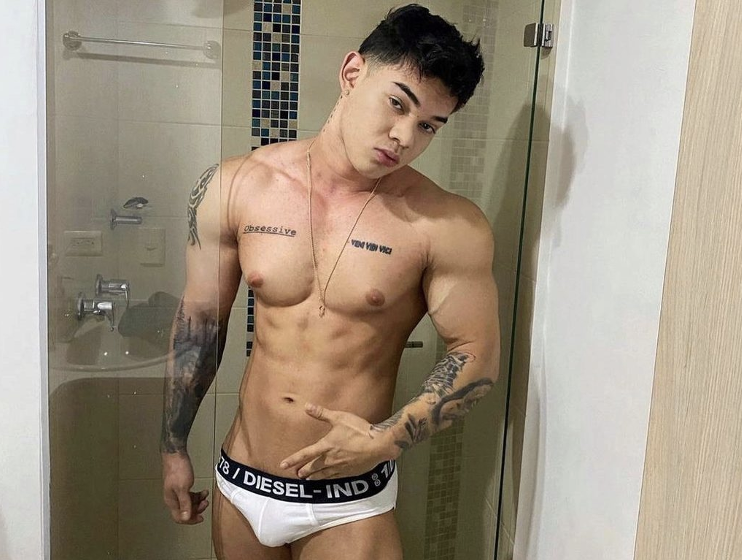QueerPig on Twitter: "Make sure you check out Justin Clark's hot webcam shows at @Flirt4FreeGuys ...