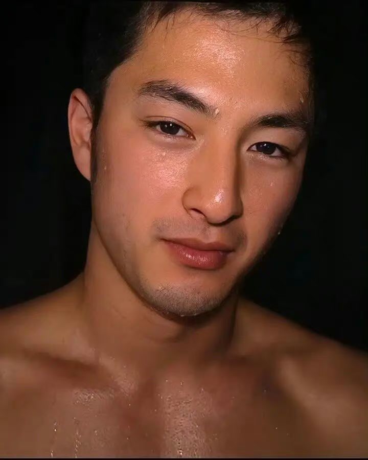 真实直男控 On Twitter 咏真,流汗哥,宏翔 咏真做0现在已经是常态了,感觉发展路线要往曾经的敦志方向走,不过演技比敦志好很多啊 流汗哥有做过0嘛?