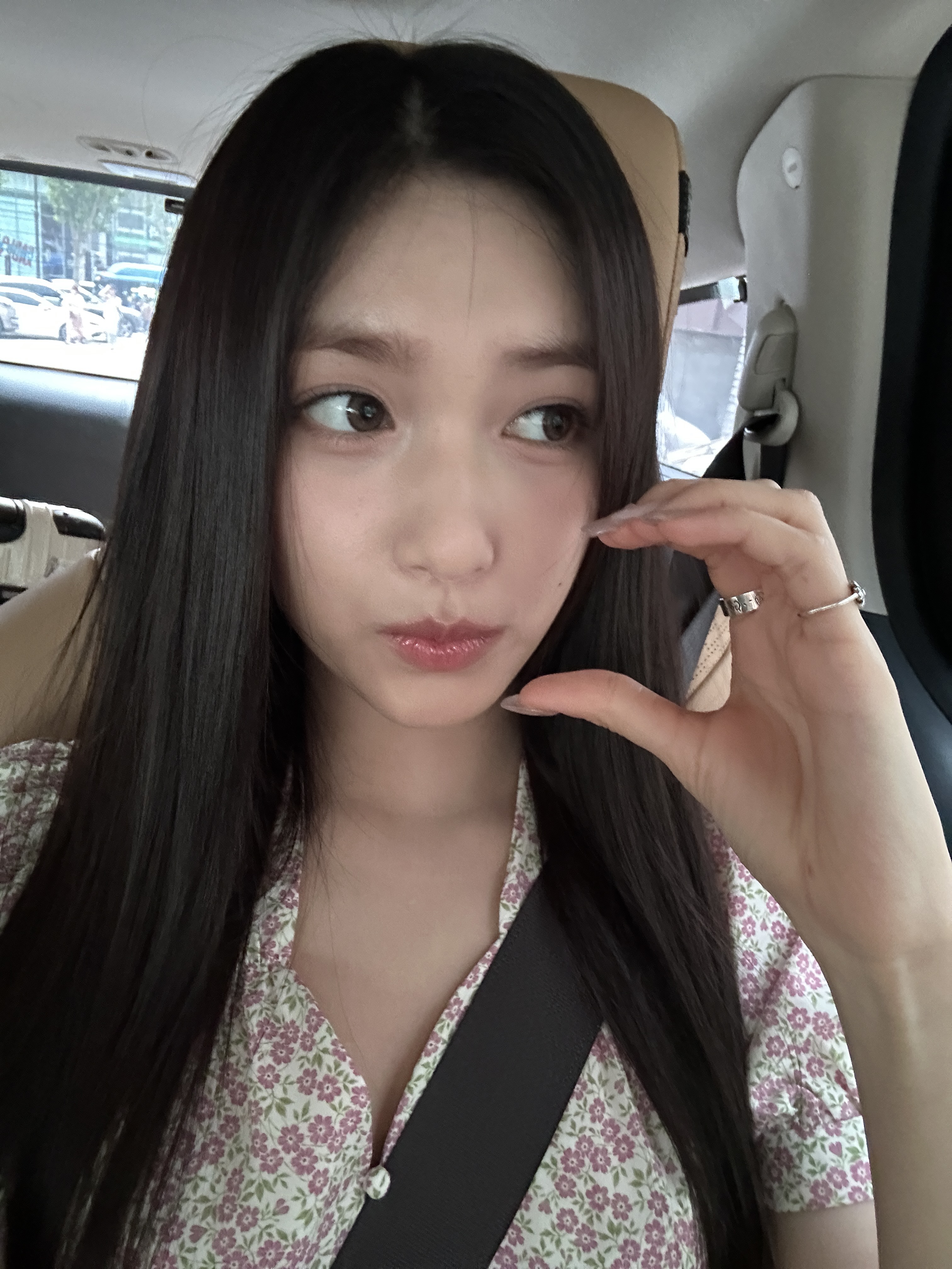 IVE on Twitter: "🌸🫶🏻🌸 #IVE #아이브 #LEESEO #이서 https://t.co/REhCDMUjpM" / Twitter