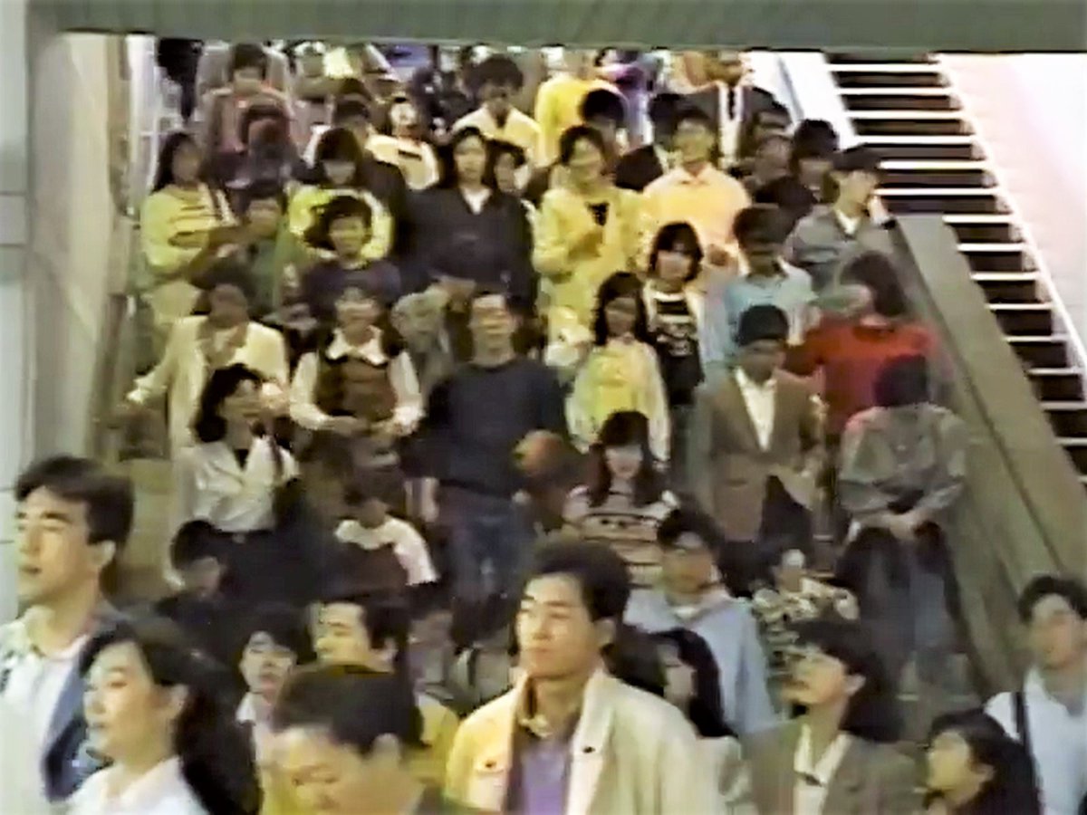 ダン・アンドロイド on Twitter: "開業直後のJR京葉線「舞浜駅」※1989年春 #TDL #TDR_history"