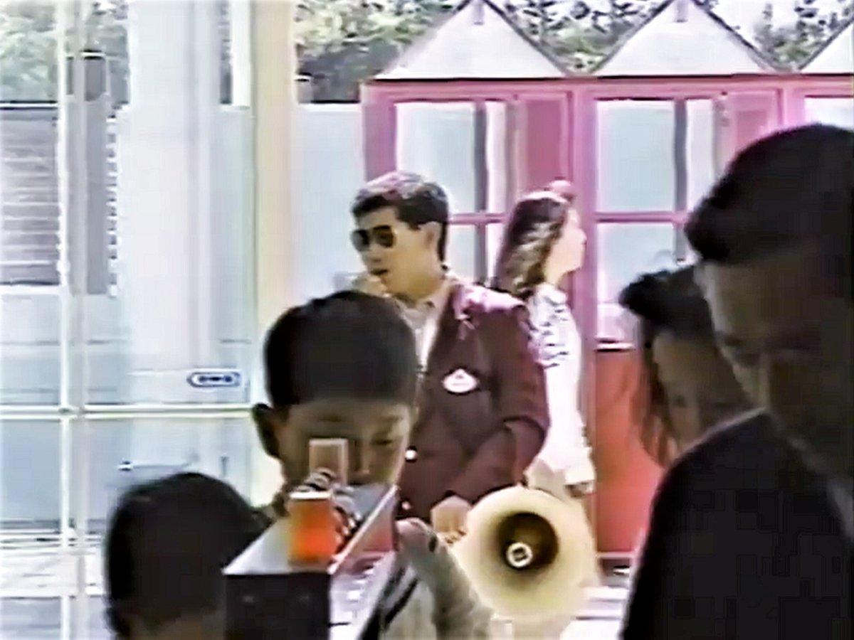 ダン・アンドロイド on Twitter: "開業直後のJR京葉線「舞浜駅」※1989年春 #TDL #TDR_history"