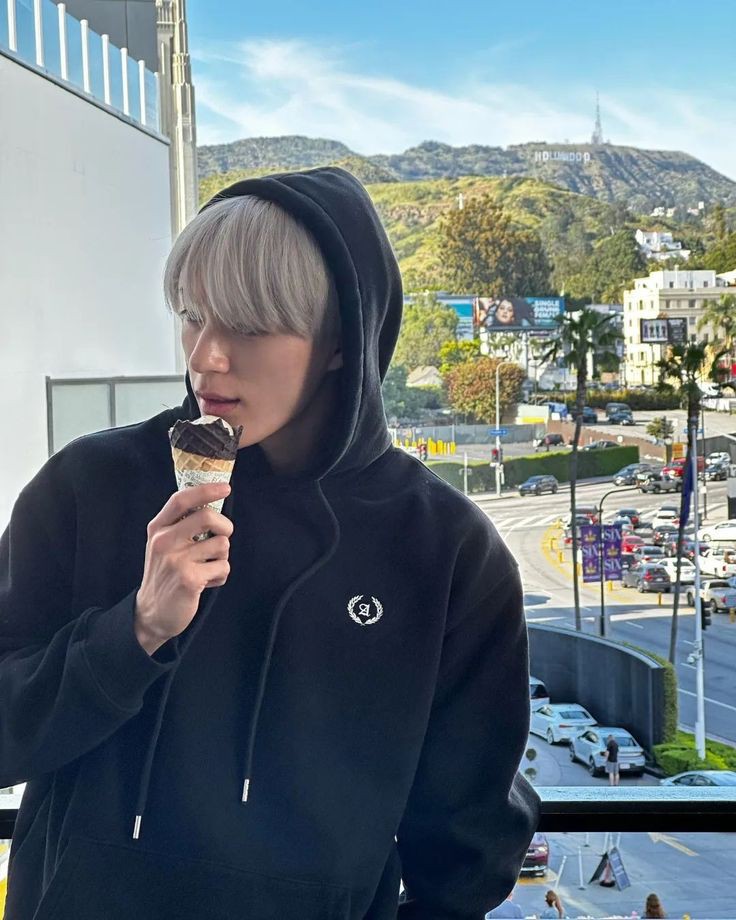 tata on Twitter: "— suprise lee jeno few tweets au ; by mencivtai"