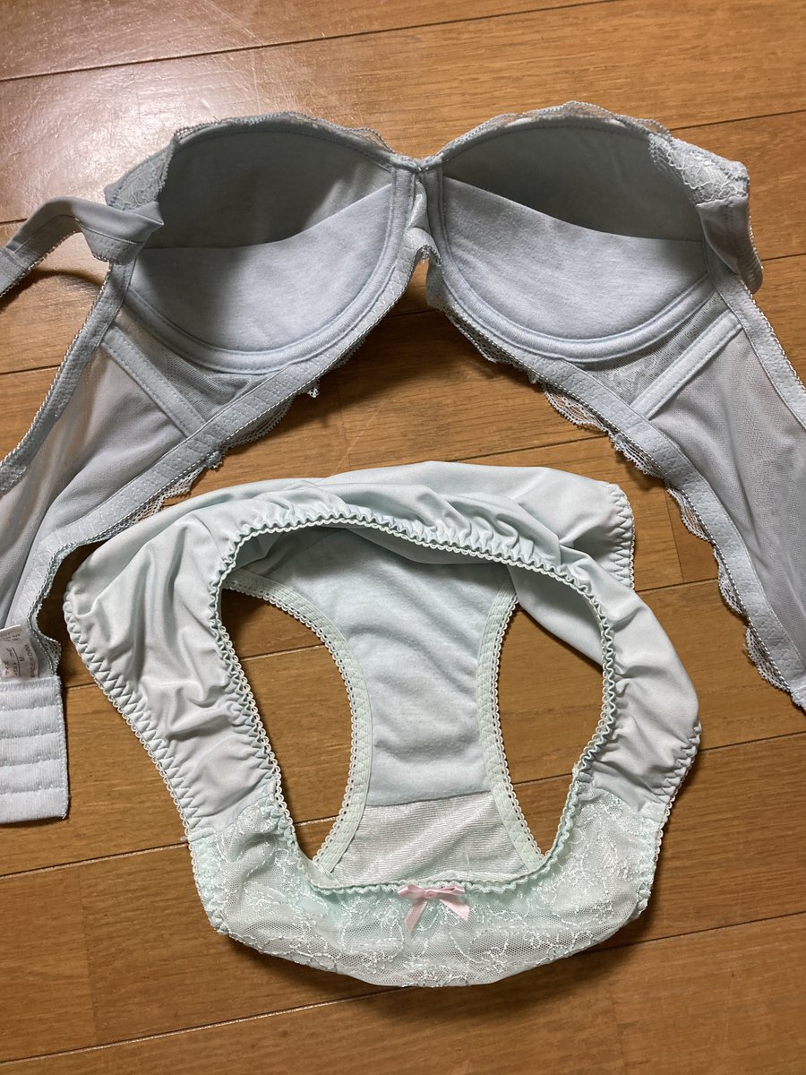 バーイ On Twitter 昨日の仕事下着です。紐パン中出しの後から穿いているパンツはわずかに汚し汗臭が付いてました。