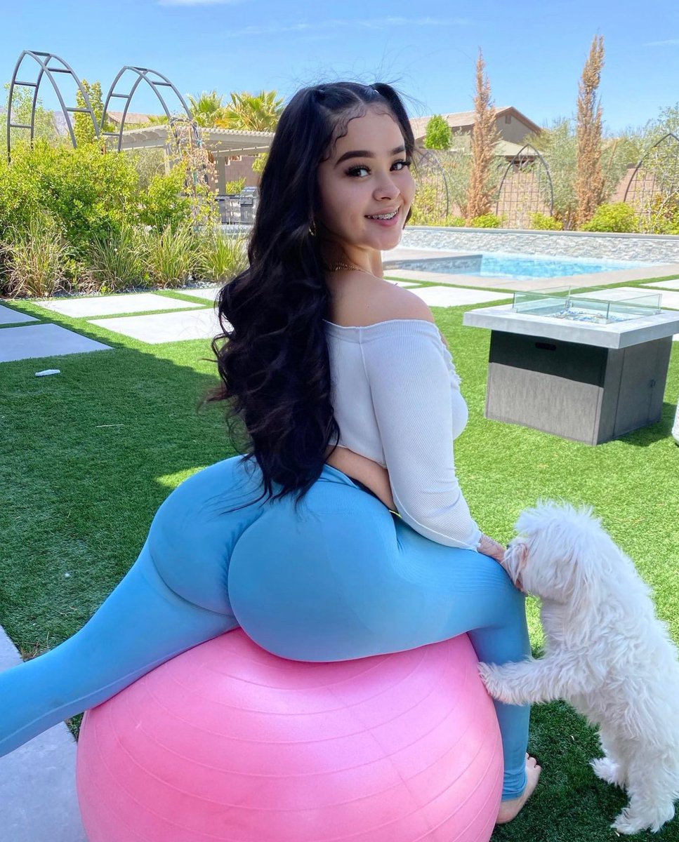 Keep Kaylee on Twitter: "RT @IMVAL2LEGlT: 5 ft with a fat @$$ netflix & smash?"