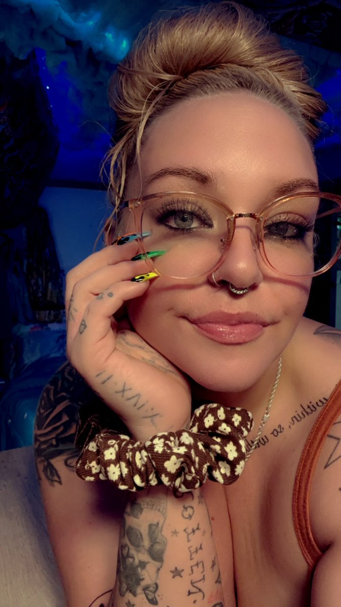 Maryjaneclouds On Twitter Drop A Selfie And Your Relationship Status