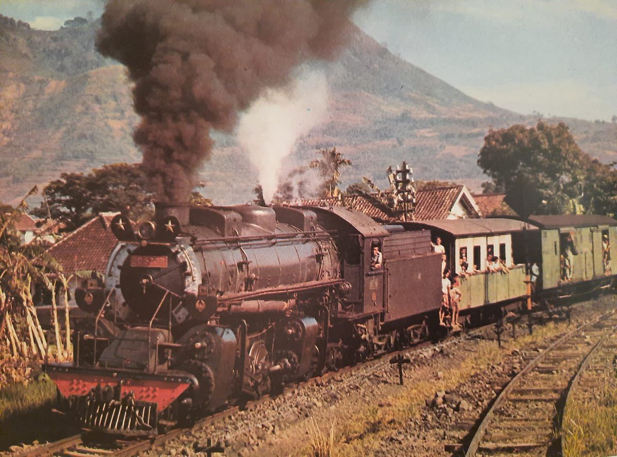 Nugros on Twitter: "Jaman dulu kala, di Indonesia ada lokomotif uap raksasa yang beroperasi ...