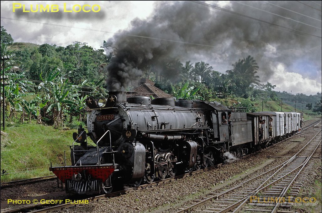 Nugros on Twitter: "Lokomotif Uap kelas Mallet DD52 ini beroperasi di Indonesia hingga tahun 70 ...