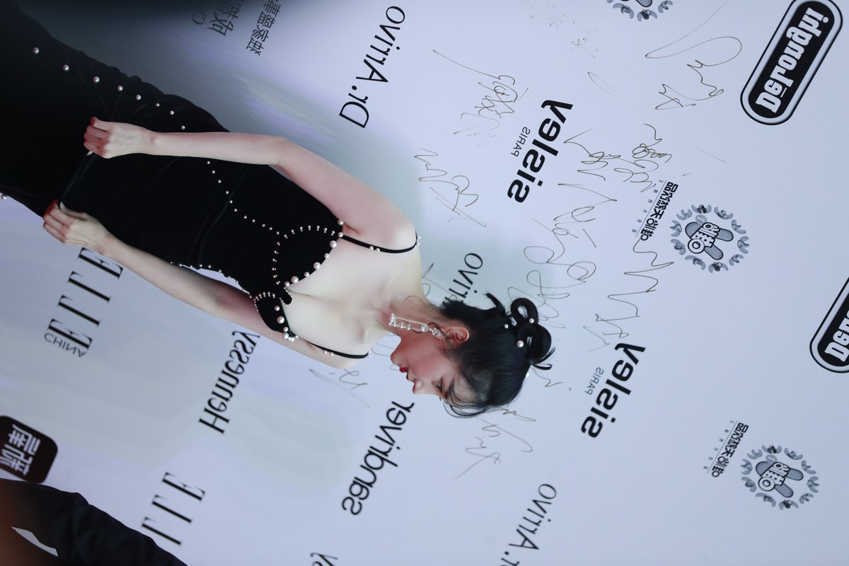 宇宙美女馆 on Twitter: "陈小纭 黑色低胸高开叉裙一字带凉高生图写真 [121P+3.59G] #明星生图 #明星写真 #生图 #明星 #陈小纭 No.mx494 ...