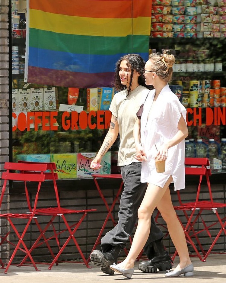 Dochilove On Twitter 릴리 로즈 뎁 Lily Rose Depp × 070 Shake 요즘 뉴욕에서 즐거운