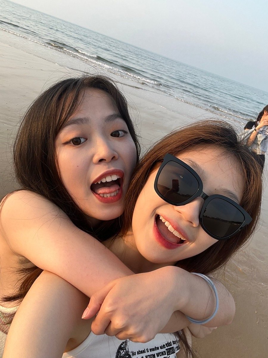 Yi94 On Twitter 张嘴求精了怎么能不赏一发?你想射到哪张嘴里? 撅着屁股勾引你了不操?你想后入哪个肥臀?