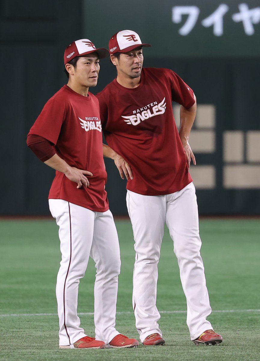 EYE on Twitter: "RT @Sanspo_EAGLES: 【巨人ｰ楽天】16日、広島戦で大活躍した岡島豪郎選手と阿部寿樹選手が仲良く練習に臨んでいました。https ...